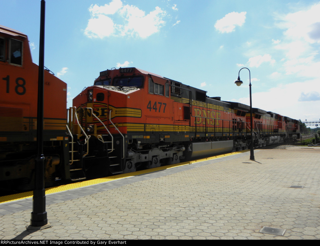 BNSF 4477